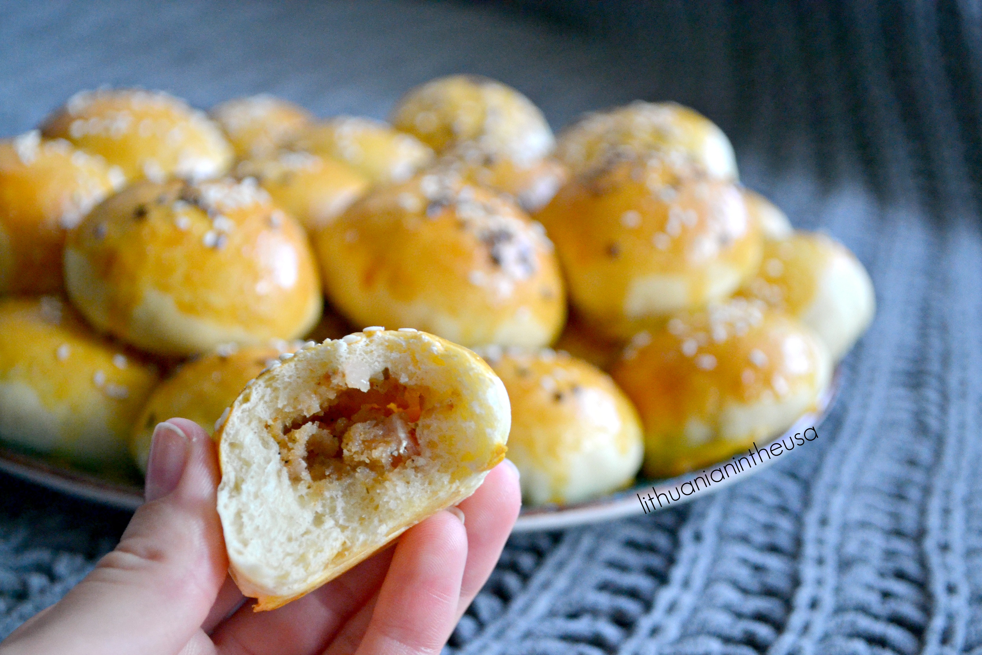 Delicious Small Buns with Bacon / Skanutėlės bandelės su lašinukais ...