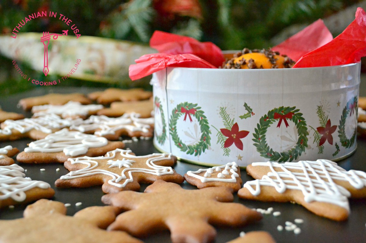 Christmas Gingerbread Cookies / Kalėdiniai meduoliai – Lithuanian in ...