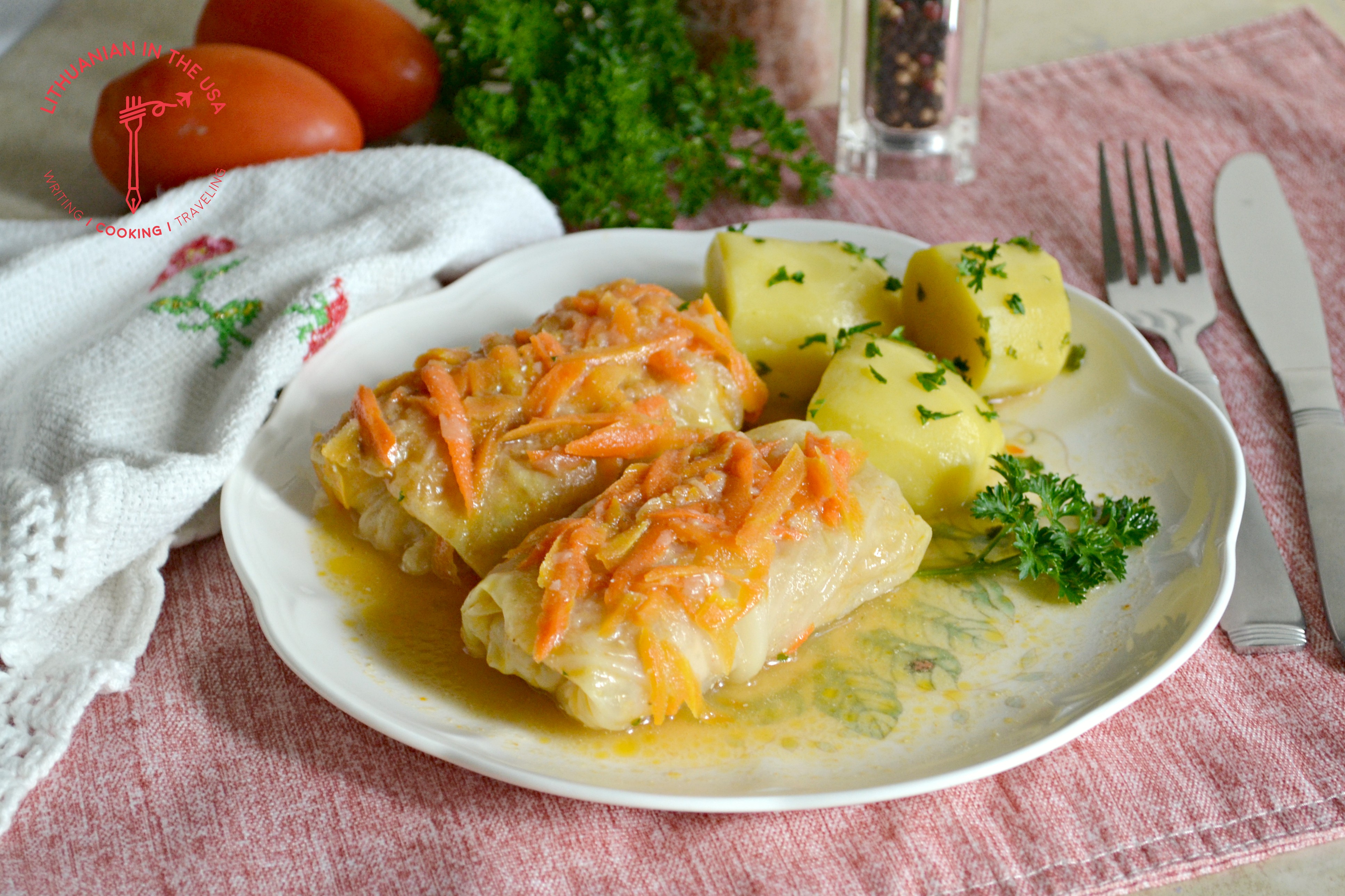 Traditional Lithuanian Stuffed Cabbage Rolls / Tradiciniai balandėliai ...