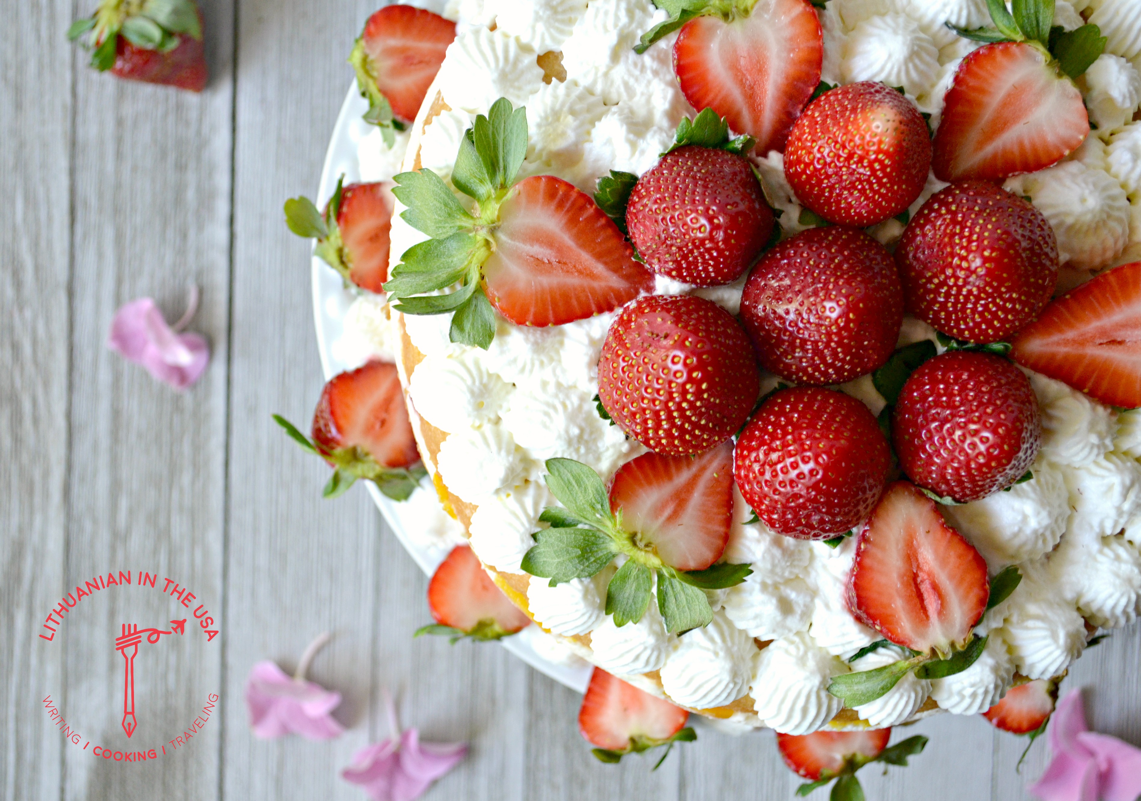 Peach and Strawberry Yogurt Cake / Gaivus jogurtinis tortas su ...